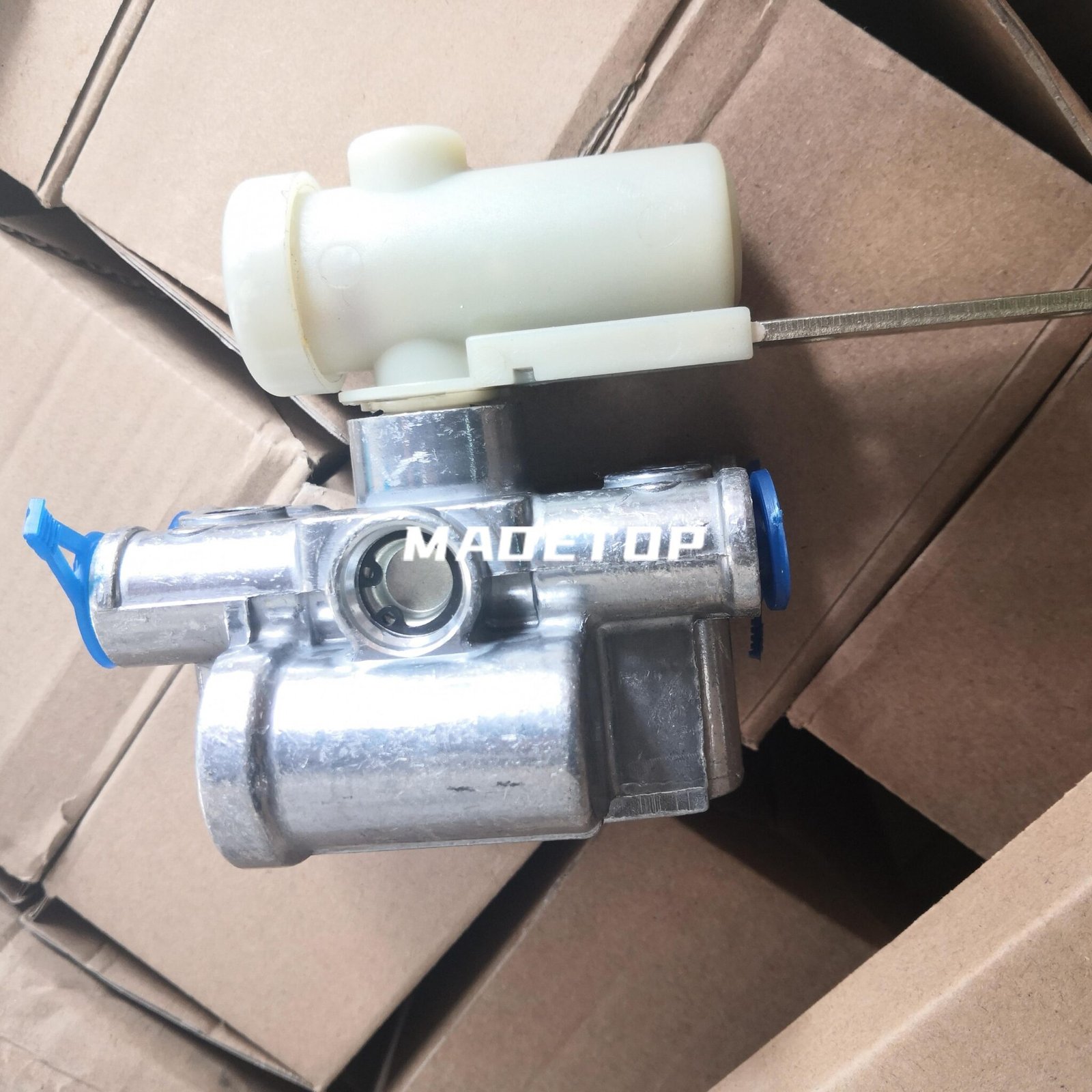 Manufacturer Truck Parts Air Brake Part Leveling Valve Air Suspension ...